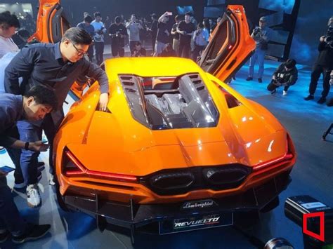 람보르기니 고성능 하이브리드 차량 레부엘토 국내 최초 공개