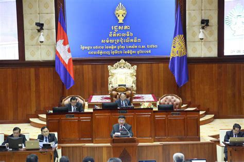 សម្តេច ហេង សំរិន អញ្ជើញជាអធិបតី បន្តសម័យប្រជុំរដ្ឋសភា លើកទី៣ នីតិកាលទី៦ ដើម្បីពិភាក្សា