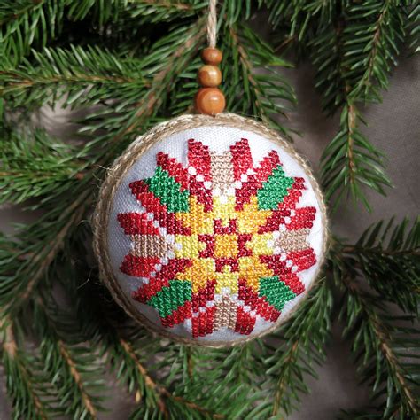 Вишиті новорічні іграшки ялинкові прикраси кулі набір 900 грн Витвори майстрів