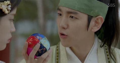 [결정적장면]달의연인 보보경심 려 백현 아이유 혼인질문에 김칫국