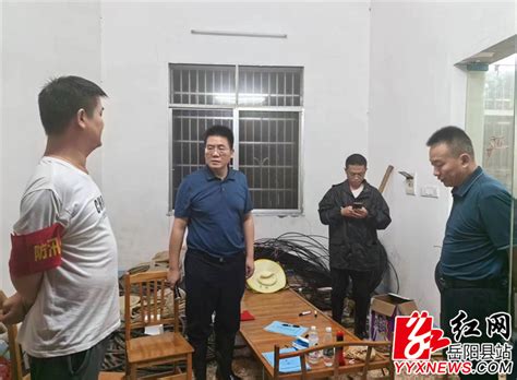 冒雨夜查 靠前指挥 肖湘晖暗访督导防汛抗灾工作