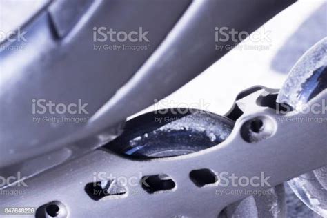 도 표면 스케이트에 거리에서 자유형 롤러 블레이드 스케이트 인라인 거리에 대한 스톡 사진 및 기타 이미지 거리 건강한 생활방식 굴리기 Istock