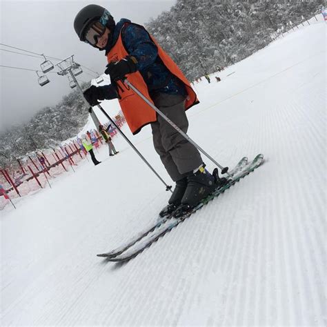西嶺雪山驚現大批小萌娃滑雪小勇士出發 每日頭條