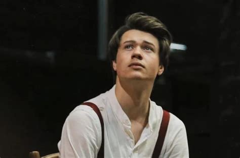 Актора із Sex Education засудили до 15 5 років вязниці за зґвалтування й домагання — The