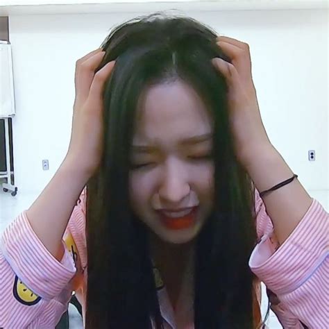 Olivia Hye Memes Feminino