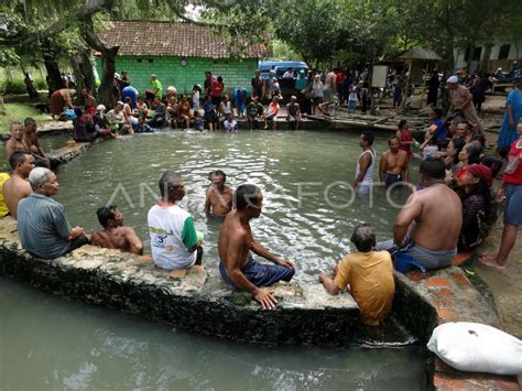 MANDI AIR HANGAT ANTARA Foto