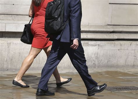 Дөрвөн ажлын өдөртэй долоо хоногийн хамгийн том туршилт Их Британид эхэллээ