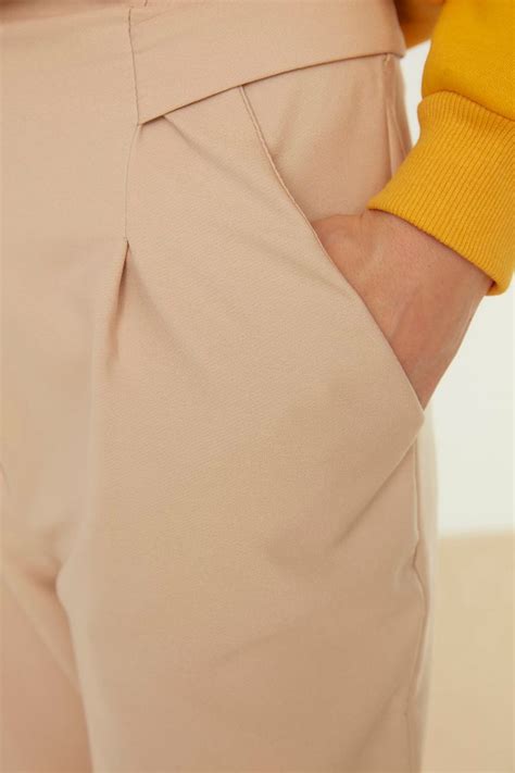 ჩალისფერი მაღალწელიანი ქამრით გაფორმებული ტექსტილის შარვალი Extra Ge 459354