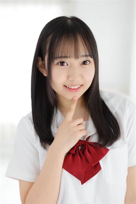 📸 画像：入間ゆい『cream6月号』｜18歳グラドル・入間ゆい、制服＆ビキニ姿でフレッシュ美ボディをお届け！ 『cream』表紙登場