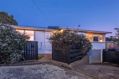 7 Pauline Way Paparangi Wellington City Houses For Sale Oneroof