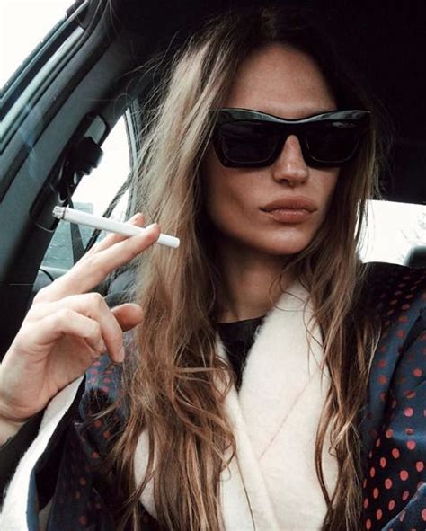 Pin By Hiisiis On Beauty And Hair Girl Smoking Women Smoking Cigars