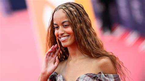 Malia Obama Shows Off Effortless Fall Style In Cozy Sweater And