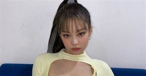 블랙핑크 제니 가슴 강조 과감 의상 완벽 소화 [똑똑sns]