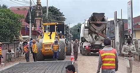 អាជ្ញាធរខេត្តបាត់ដំបង បើកការដ្ឋាន ជួសជុលផ្លូវ ក្រាលបេតុងសរសៃដែក ផ្លូវមាត់ស្ទឹងត្រើយខាងកើត