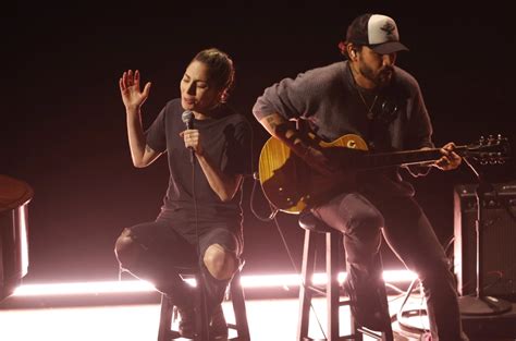 2023 წლის ოსკარის ცერემონიაზე ლედი გაგამ სიმღერის Hold My Hand განსხვავებული ვერსია შეასრულა