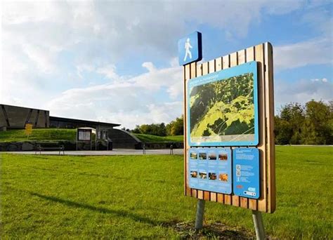 极简的导视牌给你带来不一样的旅程 标识设计 重庆笨鸟标牌有限公司