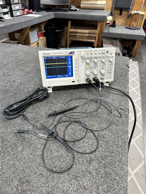 Tektronix Tds1012c Edu 100mhz 1gs S Color Digital Oscilloscope And Tpp0101 Probe Ebay