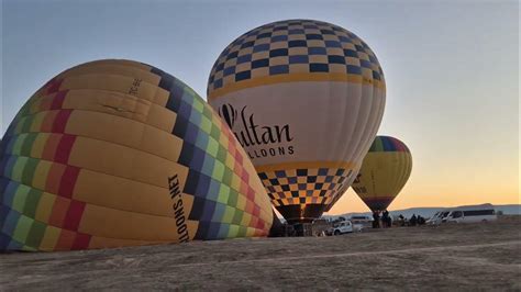 오호 이런 느낌이야 열기구 상승하기 전 탑승과 이륙을 위해 준비 과정을 파일럿 팀이 설명해 주고 있다 Youtube