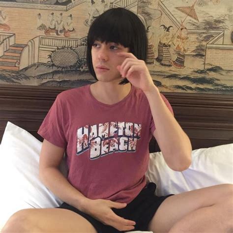 Geesutthirak ผู้ชายหล่อ สไตล์หนุ่มๆ นักร้อง