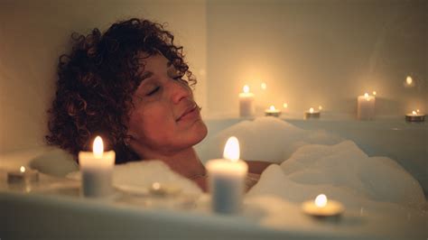 How To Be Present During Sex Yes It S Totally Normal To Get Distracted