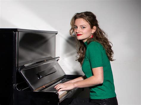 Sofie 21 Zong Samen Met Paul De Leeuw Nu Hoopt Ze Op Haar Grote Doorbraak Via Hollands Got