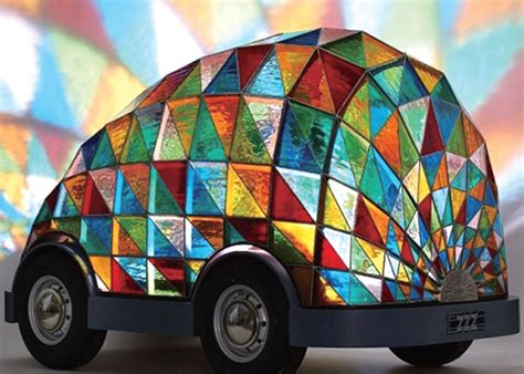 뉴스 브리핑 저절로 움직이는 ‘스테인드글라스 자동차
