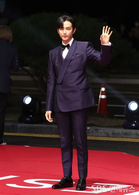 27th Biff 권율 팬들향해 손하트 발사