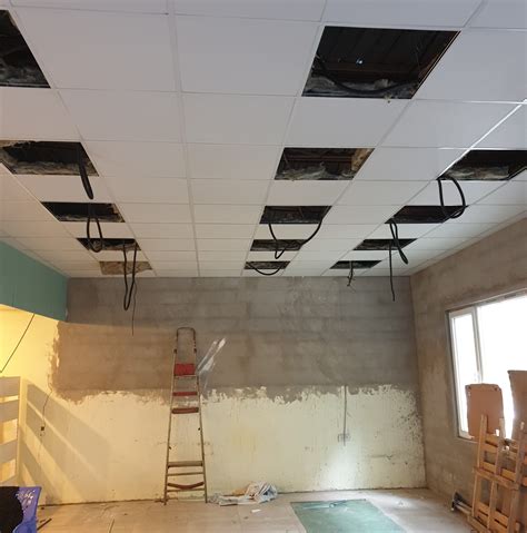 თაბაშირ მუყაო ამსტრონგი შეკიდულ ჭერები