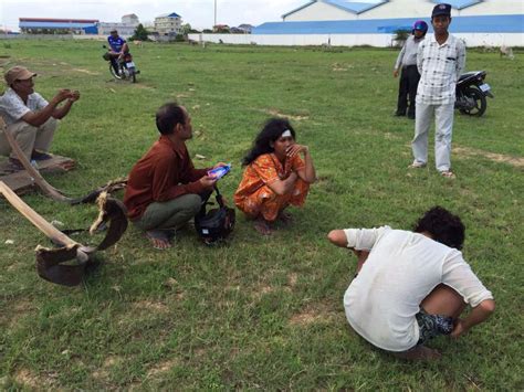 ប្តីប្រពន្ធបាត់កូន៣ឆ្នាំ បានត្រឹមកាន់រូបថតដើរបង្ហាញគេឯងឲ្យជួយផង