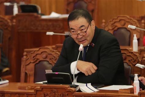 Монгол Улсын сайд Б Бат Эрдэнийг “ХАЙЖ” байна