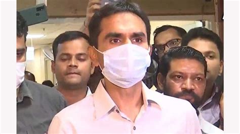 ‘i Beg You Man — What Srk Wrote In Alleged Whatsapp Chats With Sameer Wankhede