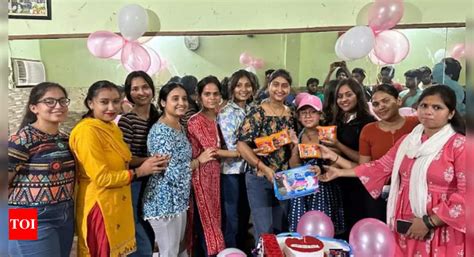 Man Celebrates Daughters 1st Period Throws Party To Break Taboos