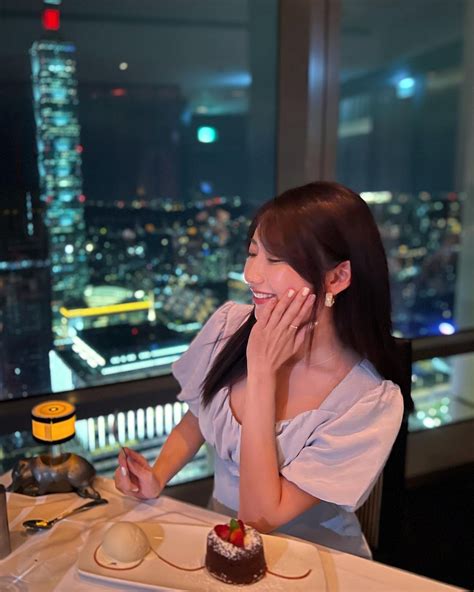 【ev女孩】鮮嫩欲滴美人魚「比特啾啾」性感美體火辣開撩 舉手投足間風騷色氣全爆發 Ev撲克官網