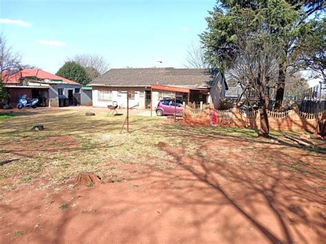 3 Bedroom House For Sale In Dawnview P24 116261477