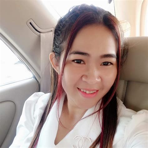 ស្រី មុំលក់សម្លៀកបំពាក់