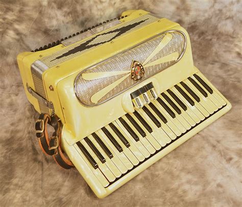 Early Contello 41120 Accordion Aged Pearloid White W Hsc Reverb