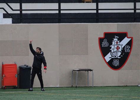 Tiago Silva Continua Ao Leme Do Vasco Da Gama Derby
