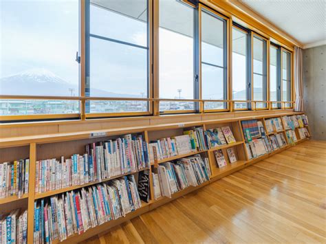 富士河口湖町立船津小学校 図書室 キハラ株式会社図書館用品 図書館家具 図書館設備 カルトナージュ