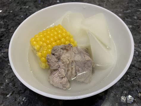 蘿蔔排骨湯 By Vicky Shih 愛料理