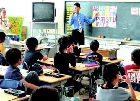 以前的老师让人尊敬，现在的老师呢？为何不受尊敬 老师 学生 家长 新浪新闻