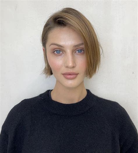 Lip Length Bob In 2024 Short Blonde Hair Short Hair Styles Hair Cuts