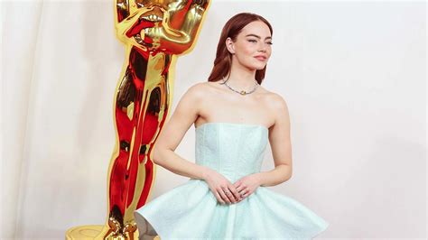 Poor Things Star Emma Stones Oscars Wardrobe Malfunction Was A