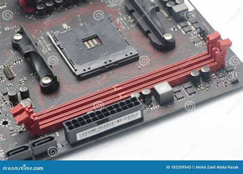 Steckplatz Der Nahaufnahme Ddr4 In Msi Hauptplatine Stockbild Bild Von Vorstand Gelegentlich