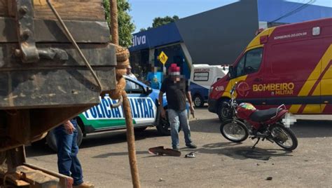 Jovem Fica Gravemente Ferido Após Colidir Moto Contra Traseira De
