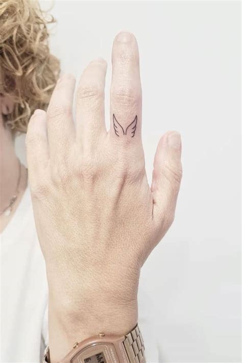 Tatuagens Nos Dedos A Tend Ncia Que Est Conquistando Os Cora Es Fitness E Est Tica