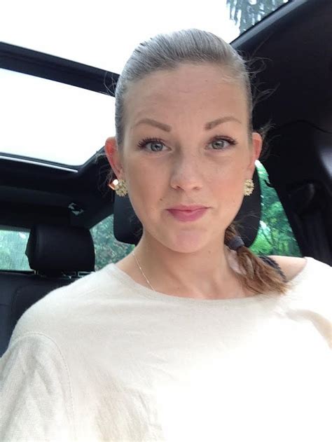 Julia 22 Ser Andras Bilder I Sin Mobil