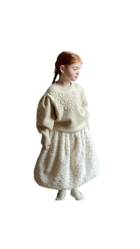 바카의 집 B A C A S H O U S E 따스한 양모의 포옹 겨울햇살 속의 포근함 안녕 이 머플러는 가볍고 부드러워〰️ 목에 두르면 따뜻하고 포근해서 바람이