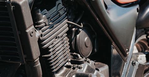 有关两轮车 两轮车文化 减速机 垂直拍摄 工程 引擎 技術 摩托車 摩托車引擎 摩托车工程 摩托车市场 摩托车技工 摩托车爱好者 摩托车维修 摩托车美学 摩托车