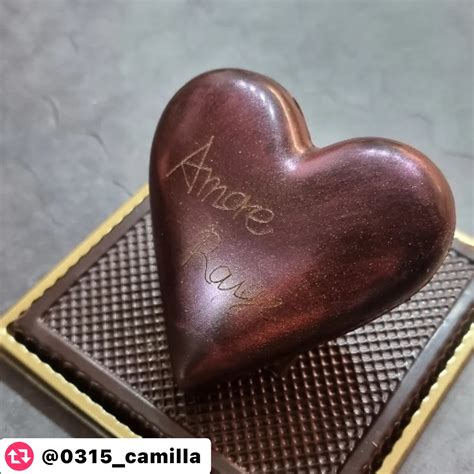 김영모과자점 🍓 새콤달콤한 딸기라떼 드디어 김영모과자점잠실점 에서도 만나볼 수 있어요🤗 직접 담근 수제 딸기청🍓을 듬뿍 넣어 신선한 딸기 과육의 식감을 그대로 느낄