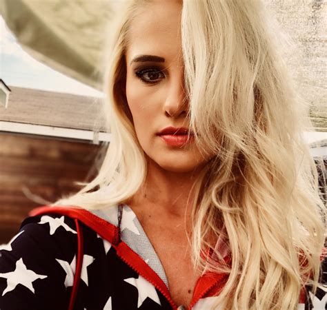 Tomi Lahren Posts Patriotic Selfie Video